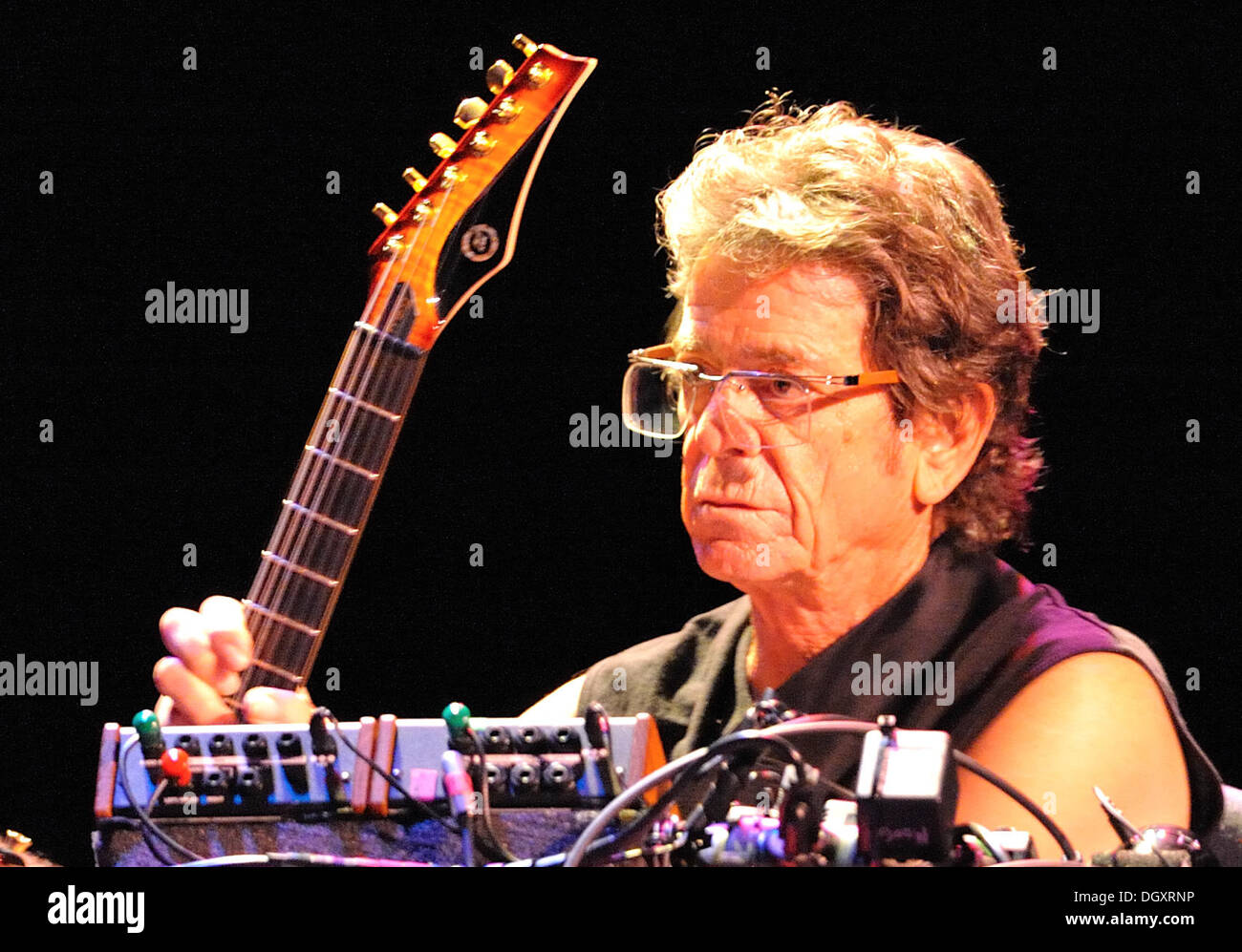 FILE PIX: Frankfurt Main, Germany. 02nd Sep, 2009. US musician Lou Reed ...