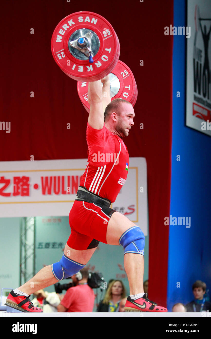 Champion weightlifting hi-res stock photography and images - Alamy