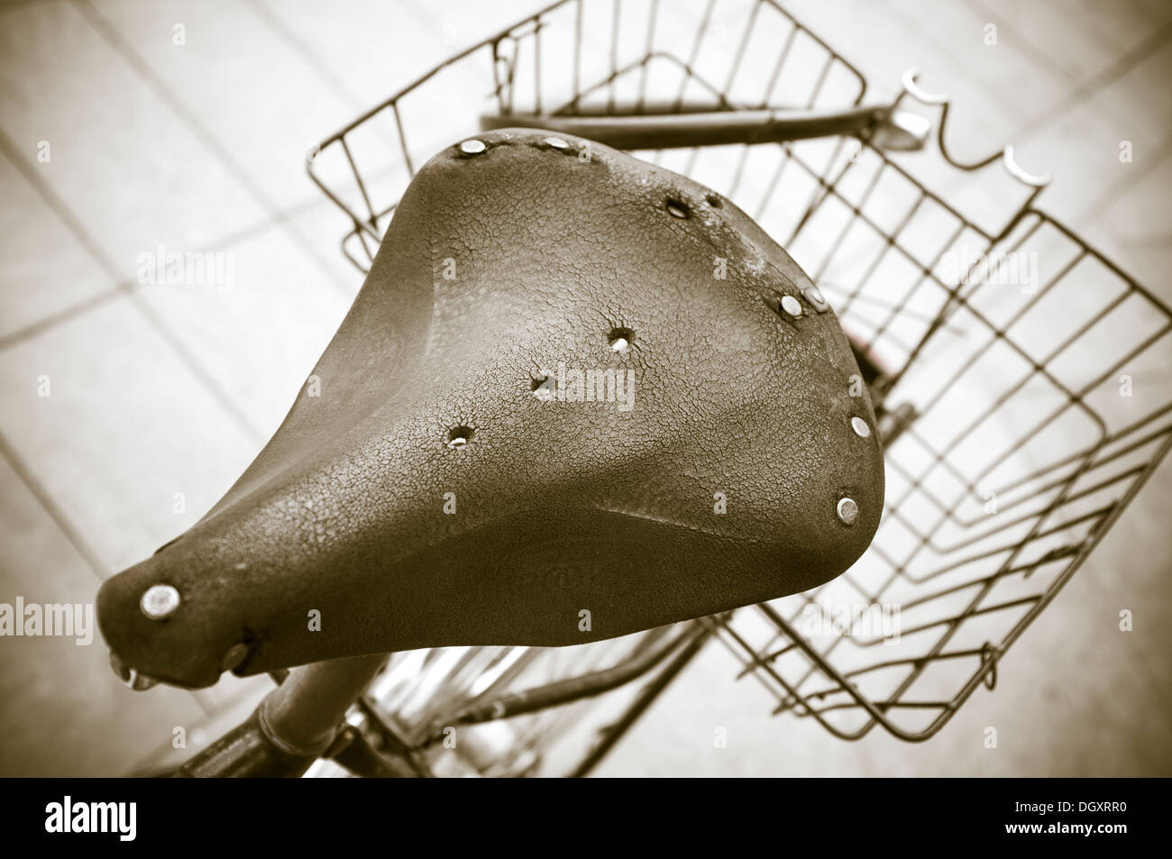 Old rusty bicycle Stock Photo - Alamy