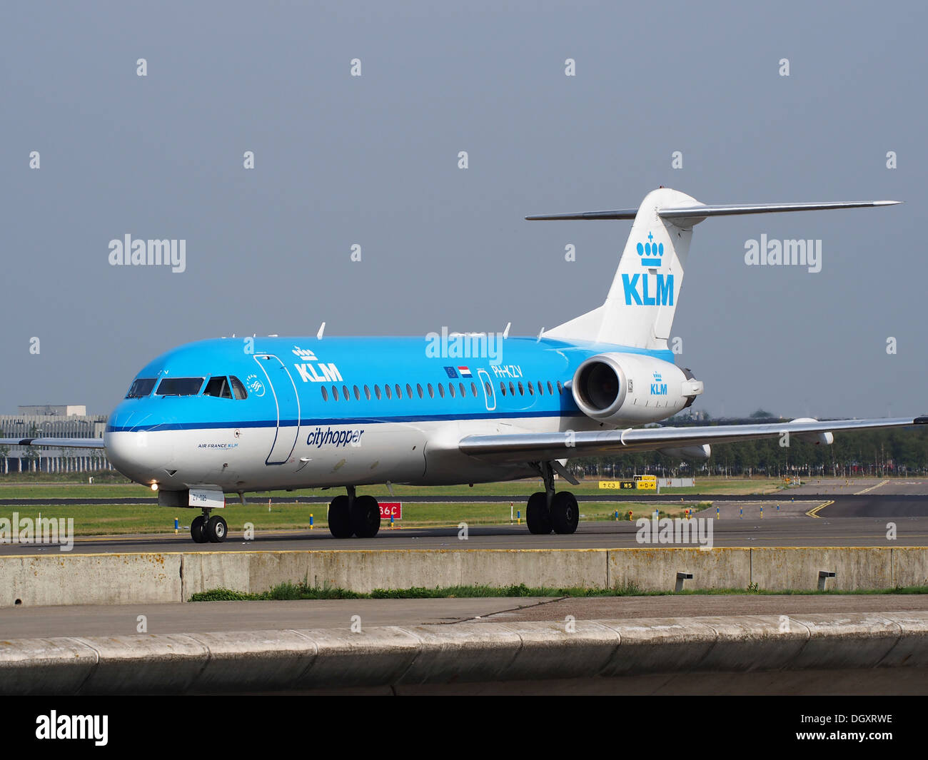 Klm fokker f70 jet airliner hi-res stock photography and images - Alamy