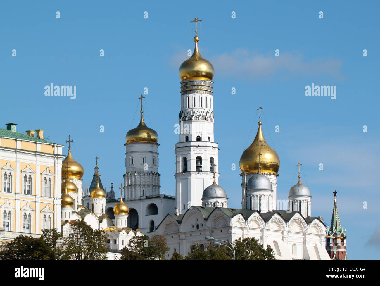 Ivan the great bell tower and cathedral of the archangel hi-res stock ...