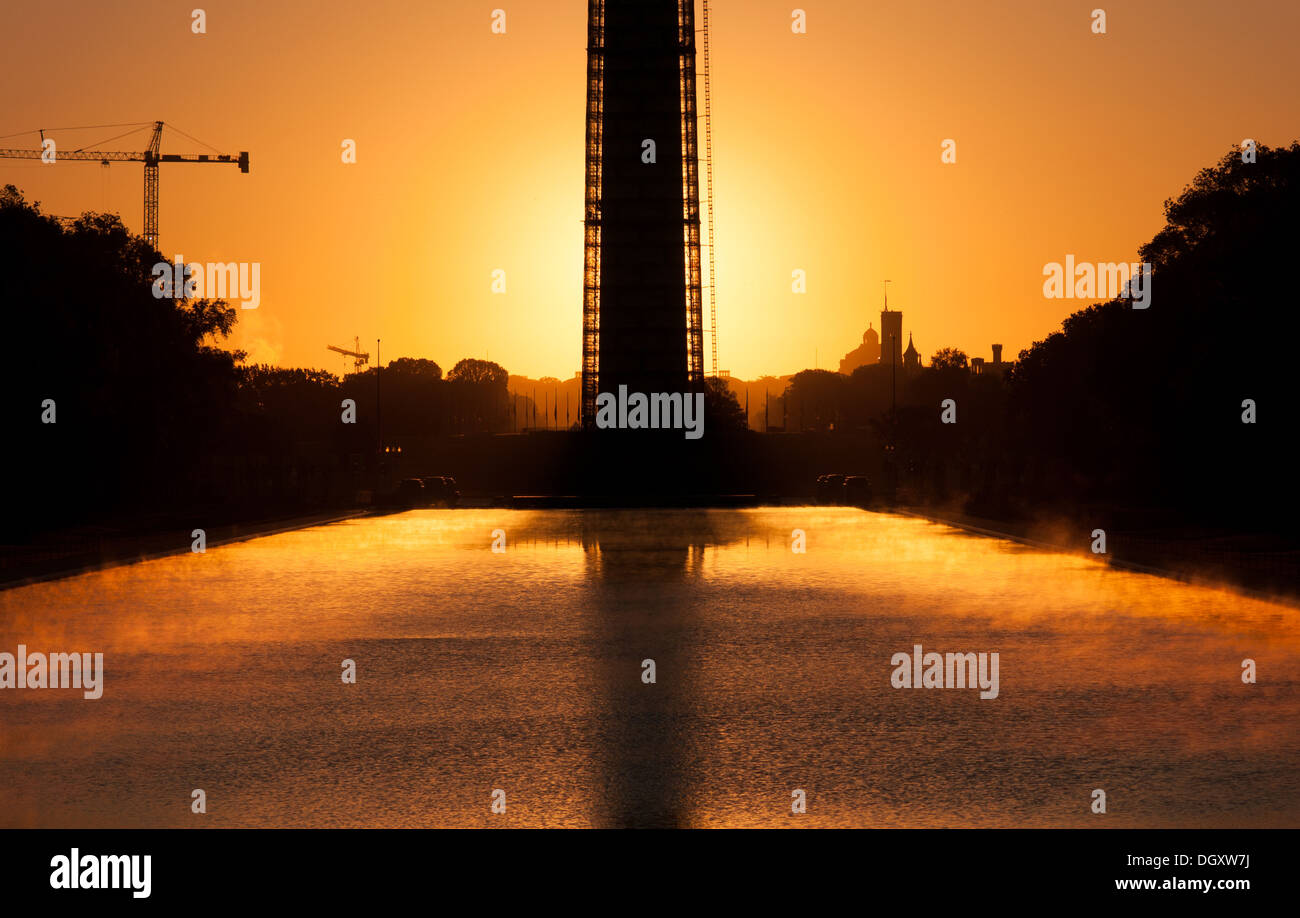 Washington Monument Sunrise Reflecting Pool Washington DC // The rising ...