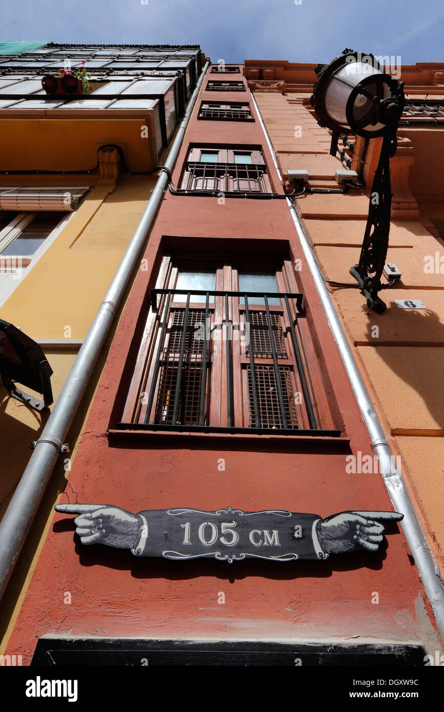 Narrowest house hi-res stock photography and images - Alamy
