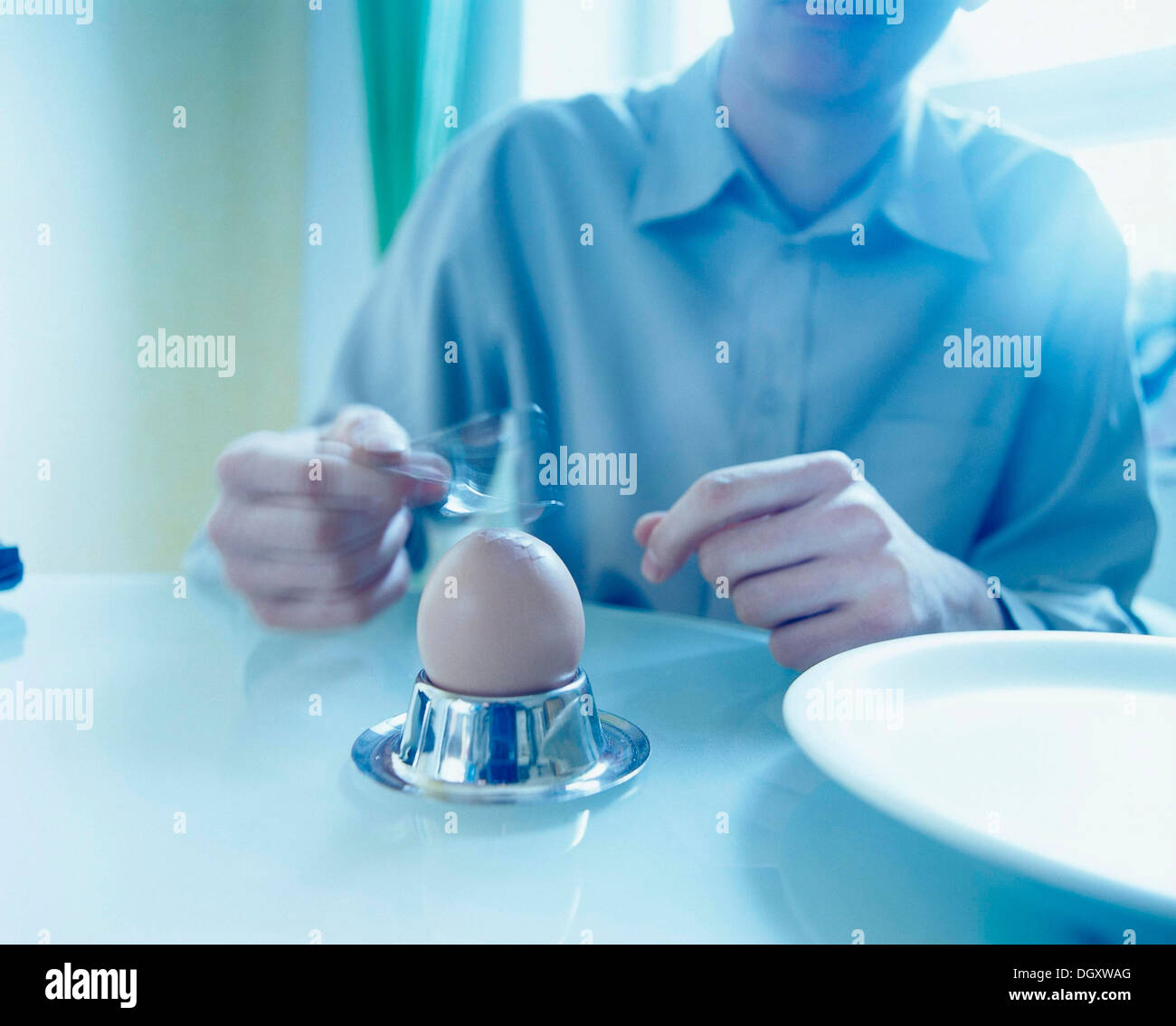 Egg tapping hi-res stock photography and images - Alamy