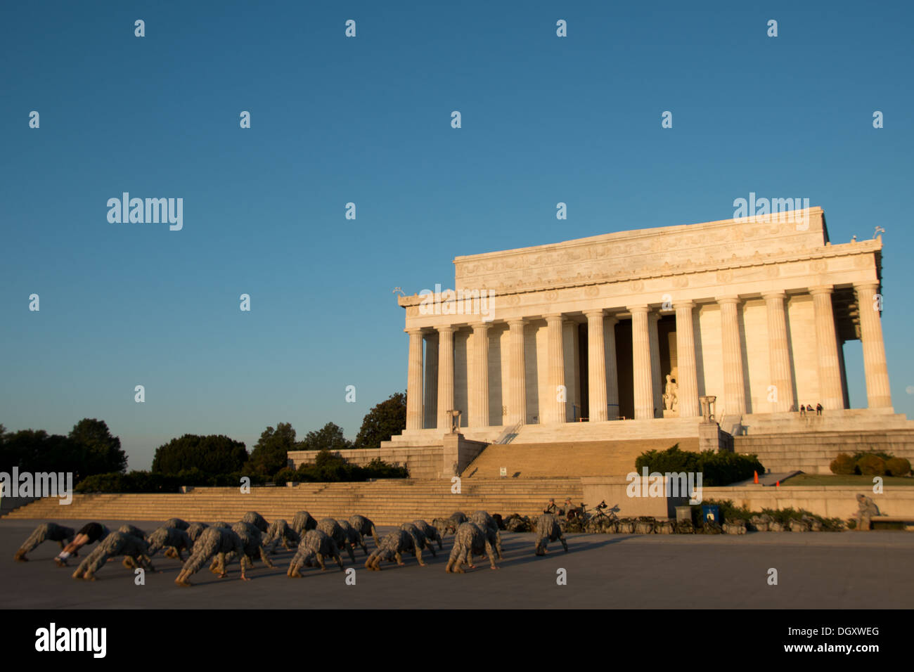 WASHINGTON DC, USA - Soldiers from a nearby military base do their ...