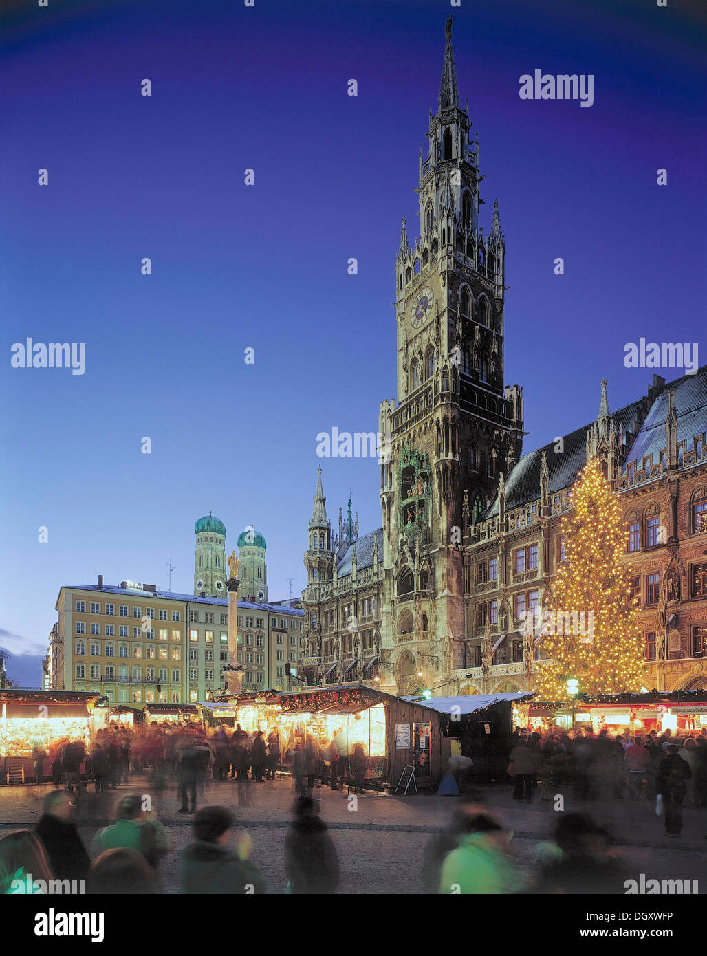Munich christmas market at marienplatz hi-res stock photography and ...
