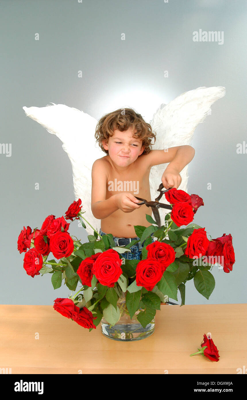 Child angel heads hi-res stock photography and images - Alamy