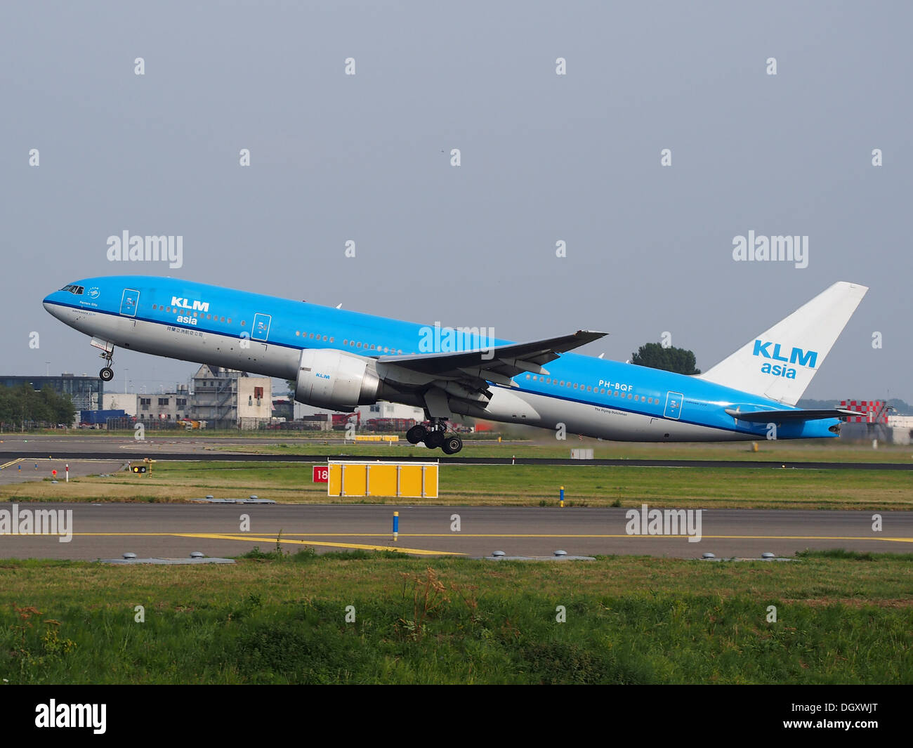 KLM Royal Dutch Airlines BOEING 777-200ER take-off, 25august2013 pic-1 ...