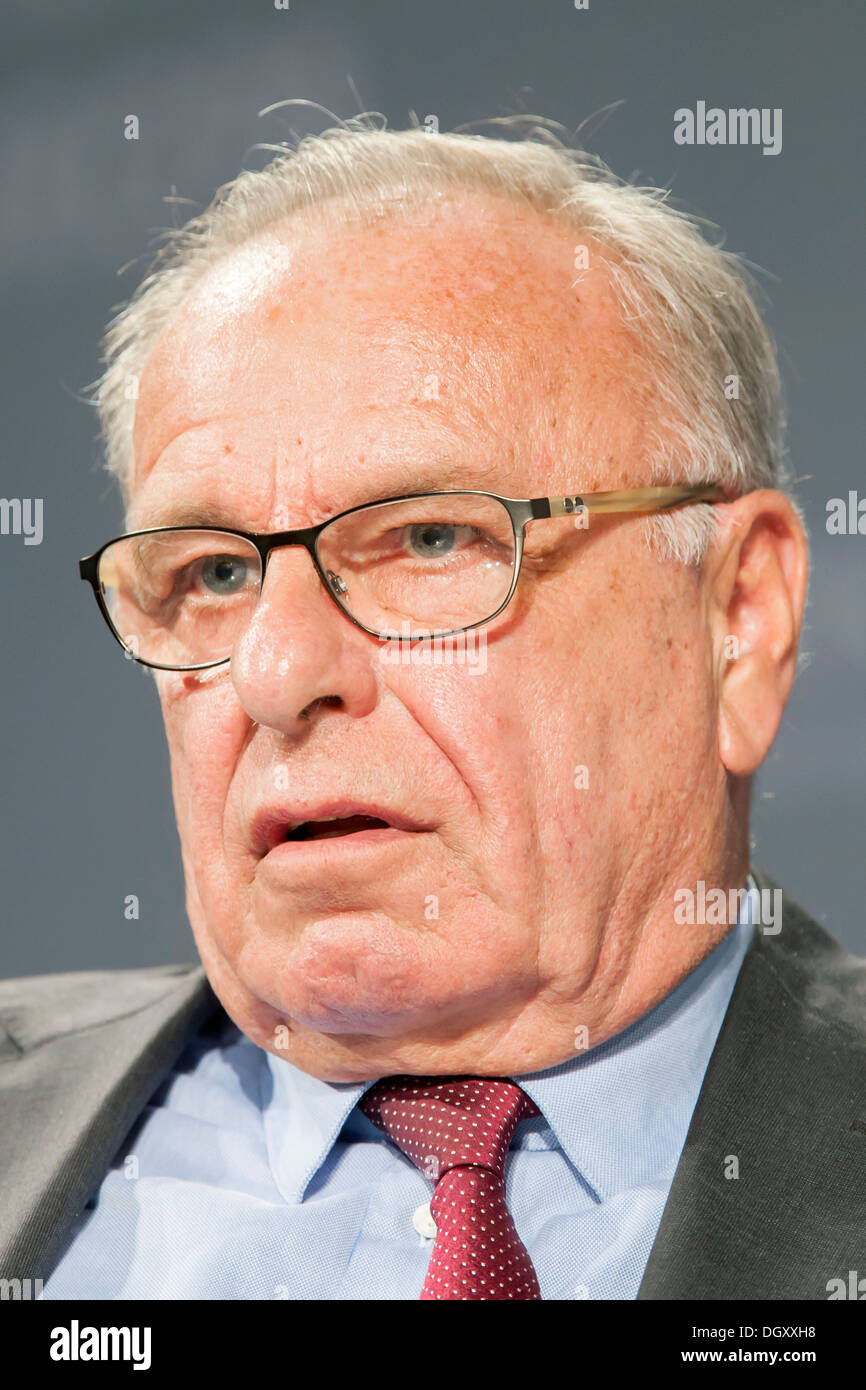 Managing partner hi-res stock photography and images - Alamy