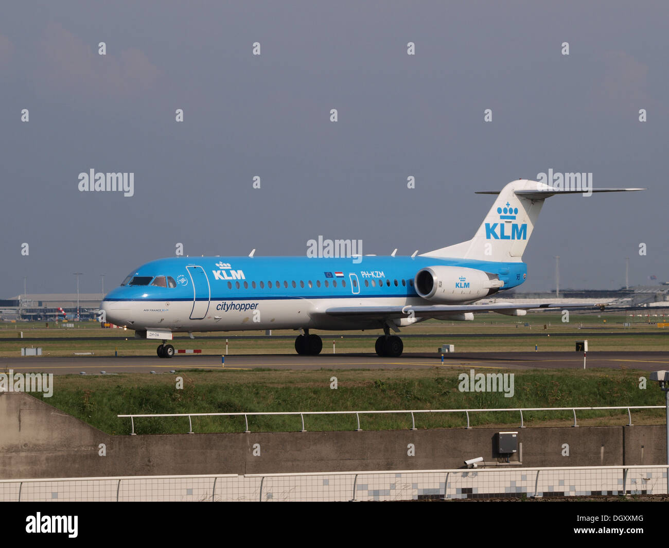 Klm fokker f70 jet airliner hi-res stock photography and images - Alamy