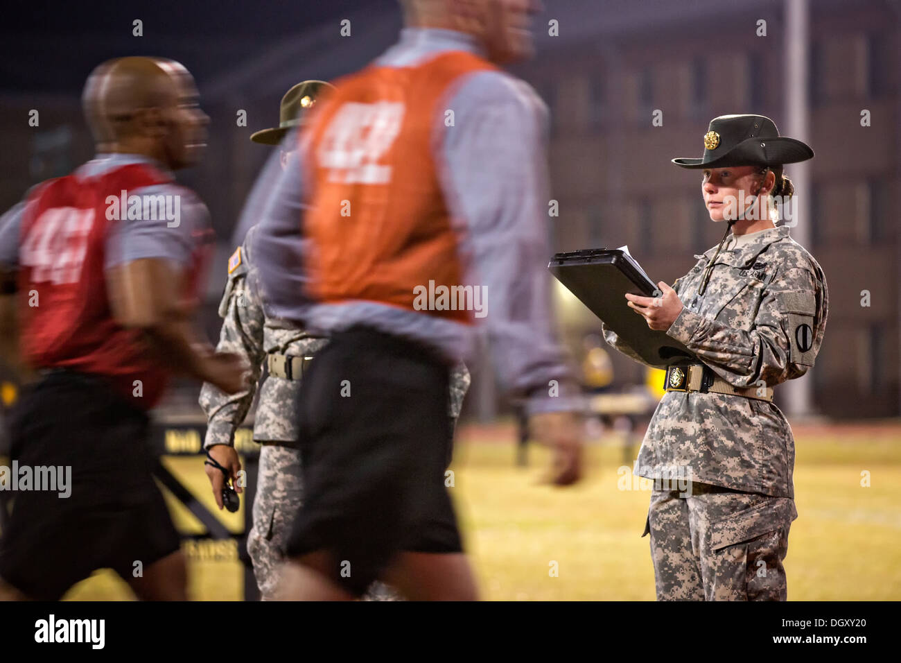 Army recruits running hi-res stock photography and images - Alamy