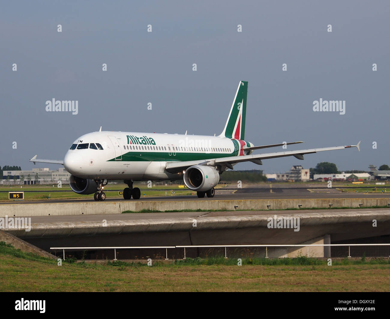 The EI-DTM is an Alitalia Airbus A320-216, a popular commercial ...