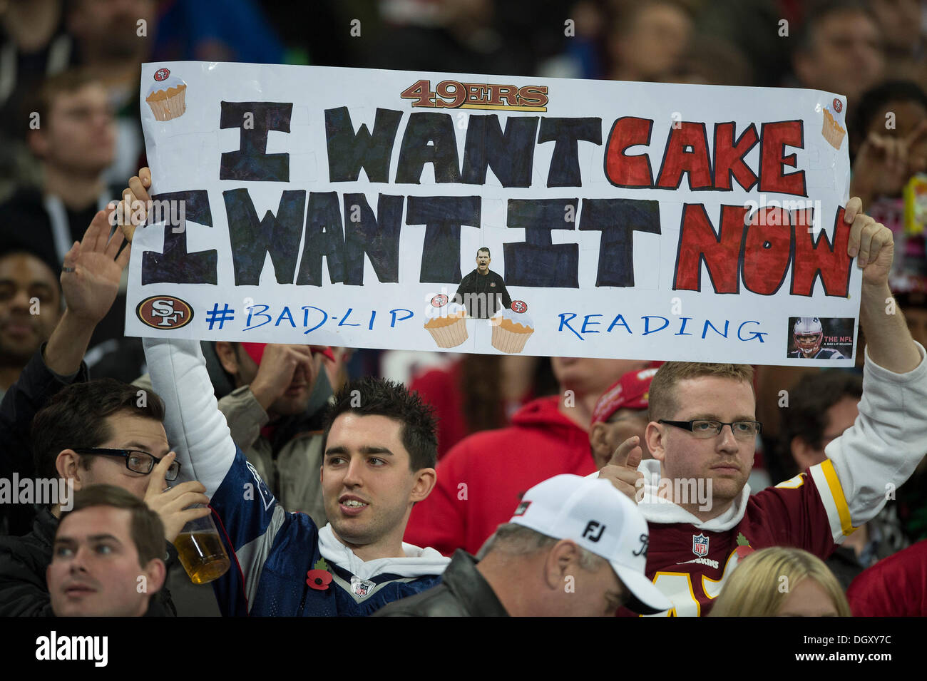 Nfl stadium crowd hi-res stock photography and images - Alamy