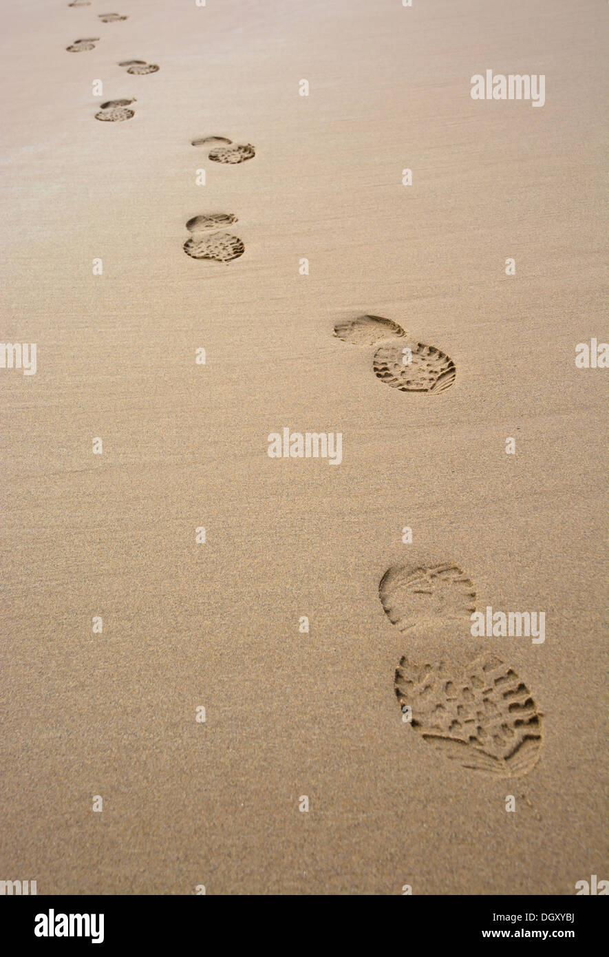 Trail Of Shoe Imprints On Sand Beach Stock Photo - Alamy