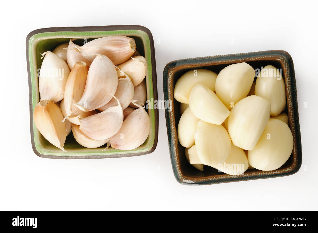 garlic in bowl on white background Stock Photo - Alamy