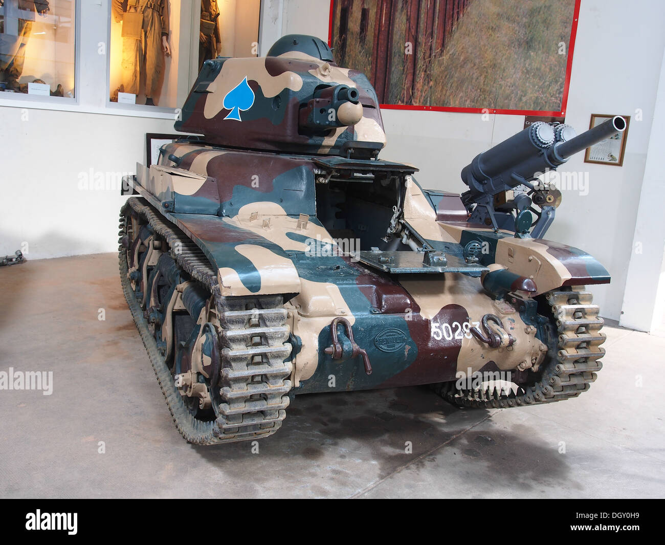 French light tank renault» hi-res stock photography and images - Alamy