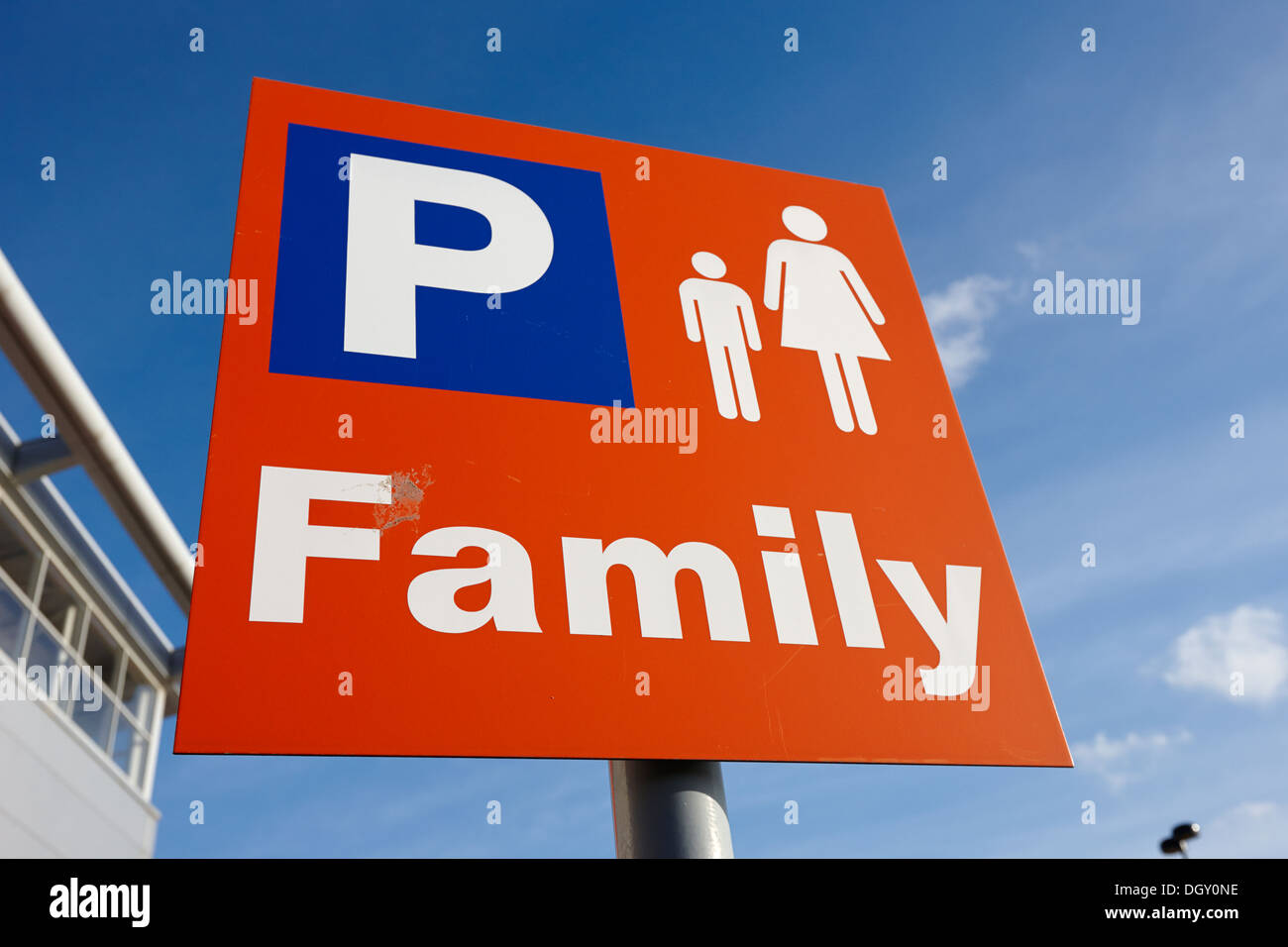 family reserved car parking sign at a retail outlet Stock Photo - Alamy