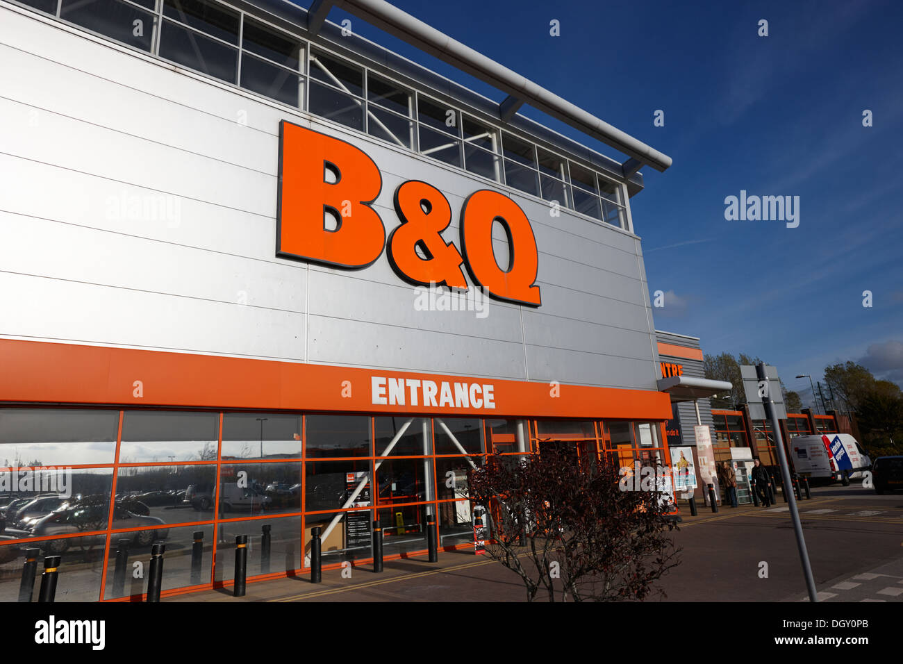B and q kingfisher hi-res stock photography and images - Alamy