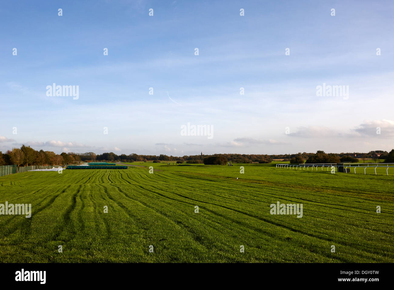 Aintree racecourse hi-res stock photography and images - Alamy