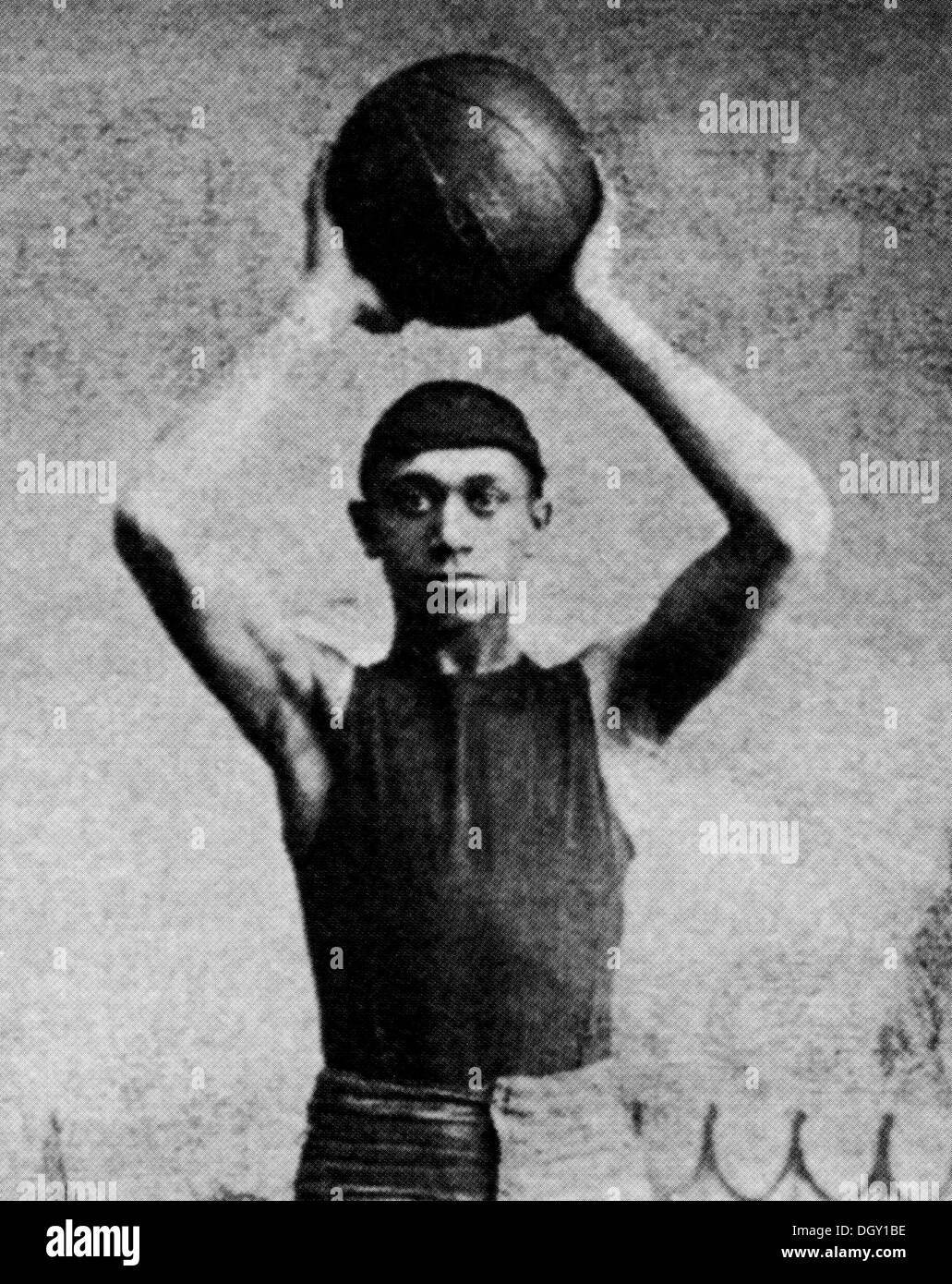 History of basketball hi-res stock photography and images - Alamy