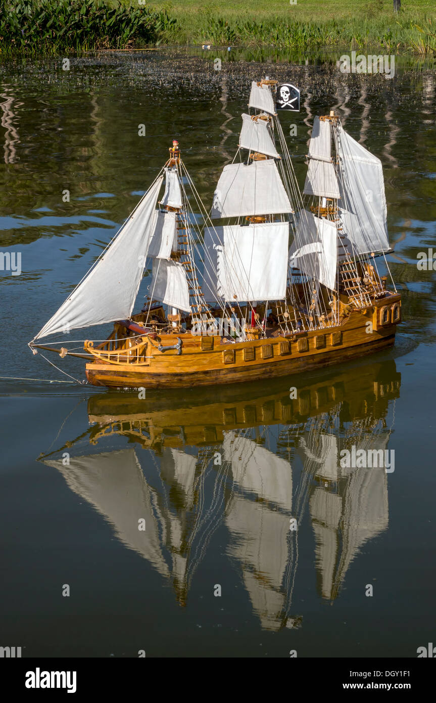 Three masted ship square rig hi-res stock photography and images - Alamy