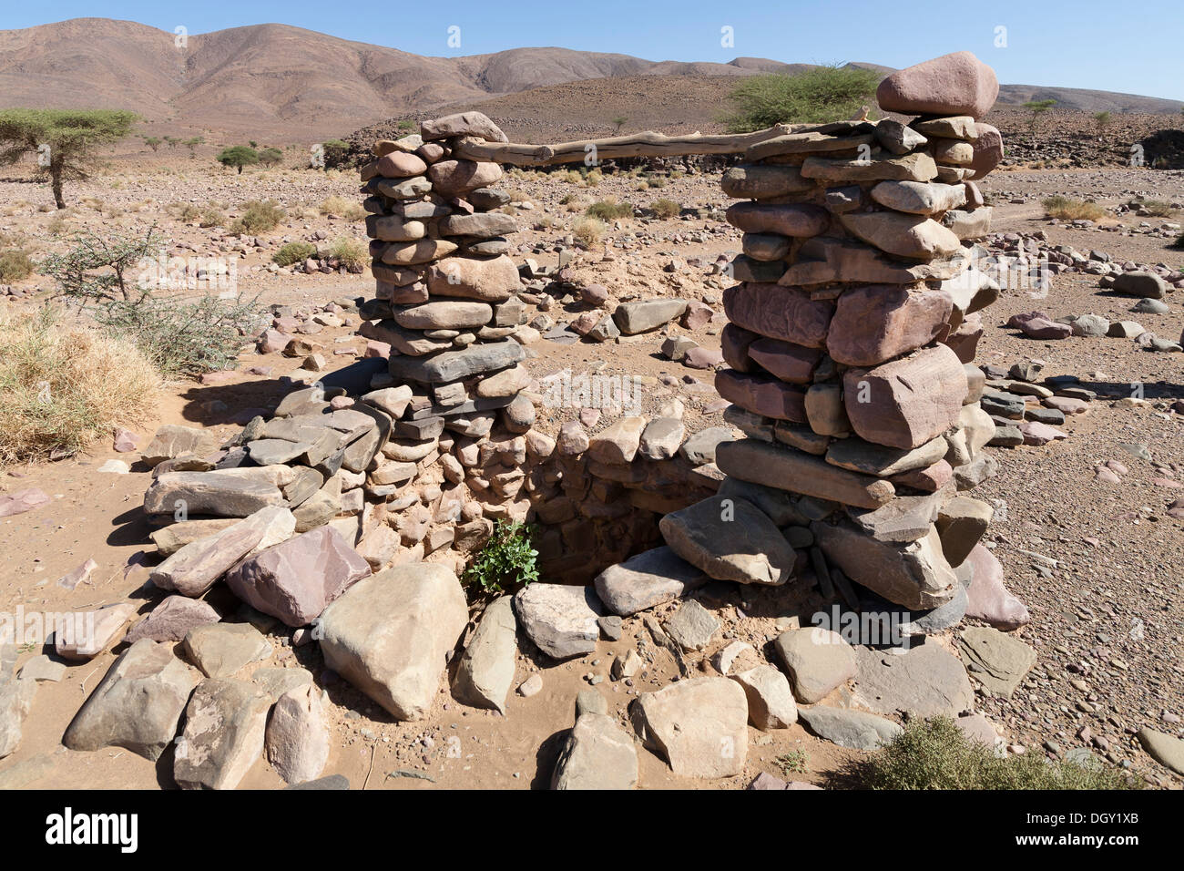Water well structure hi-res stock photography and images - Alamy