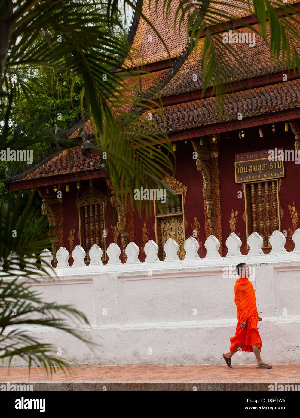 Buddhist monk hi-res stock photography and images - Alamy