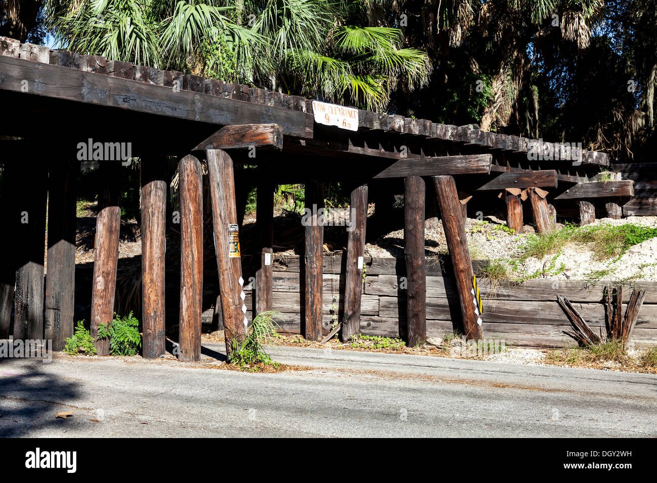 Timber trestle hi-res stock photography and images - Alamy