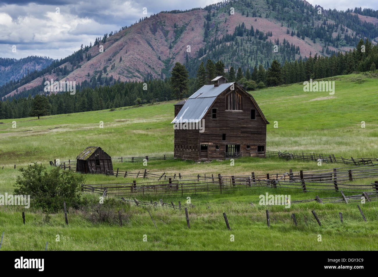 Washington, USA An abandoned barn and fences in rural Washington state ...
