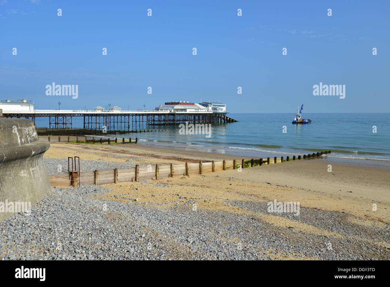 Cromer beach hi-res stock photography and images - Alamy
