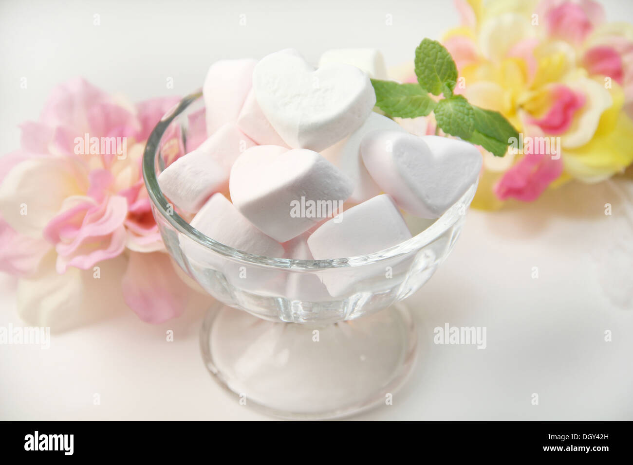 Marshmallow image hi-res stock photography and images - Alamy