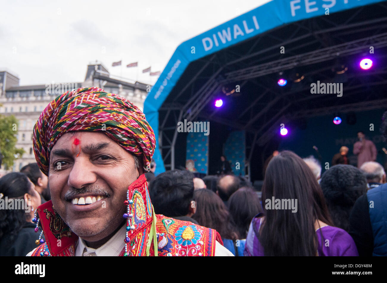 Sikh in london wearing turban hi-res stock photography and images - Alamy