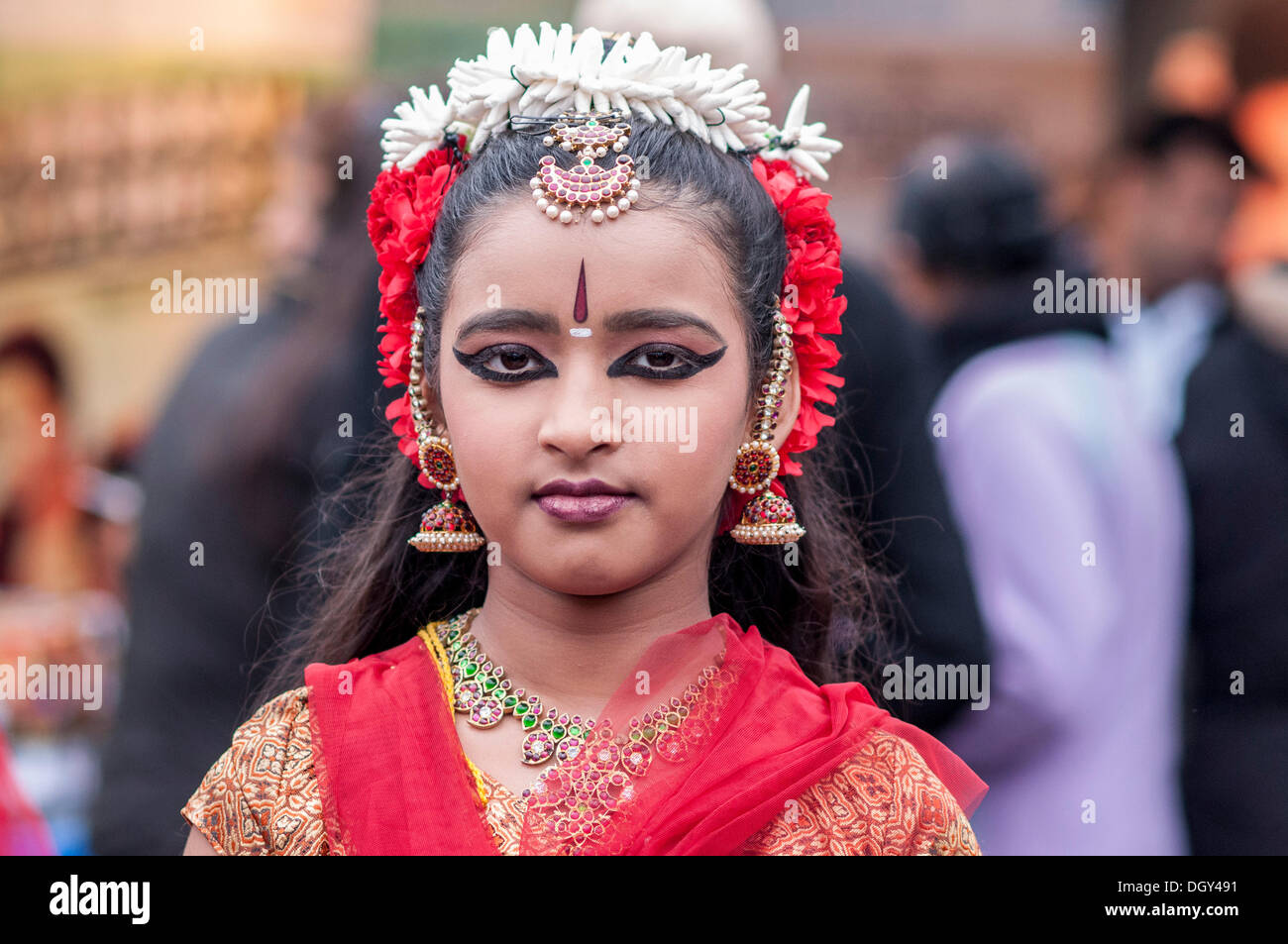 Indian dance girl stage hi-res stock photography and images - Alamy