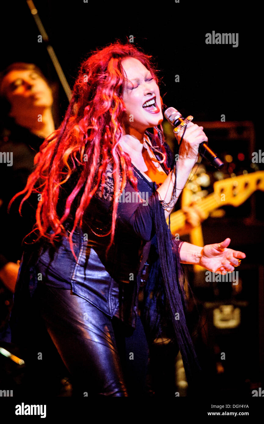 Singer cyndi lauper hi-res stock photography and images - Alamy
