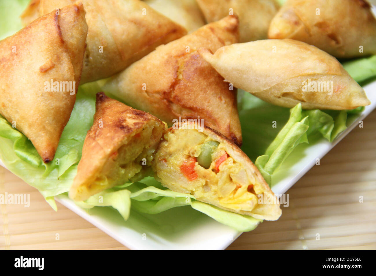 Samosa hi-res stock photography and images - Alamy