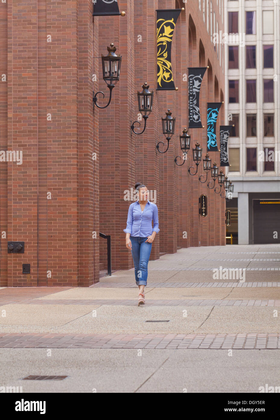 African woman next building hi-res stock photography and images - Alamy
