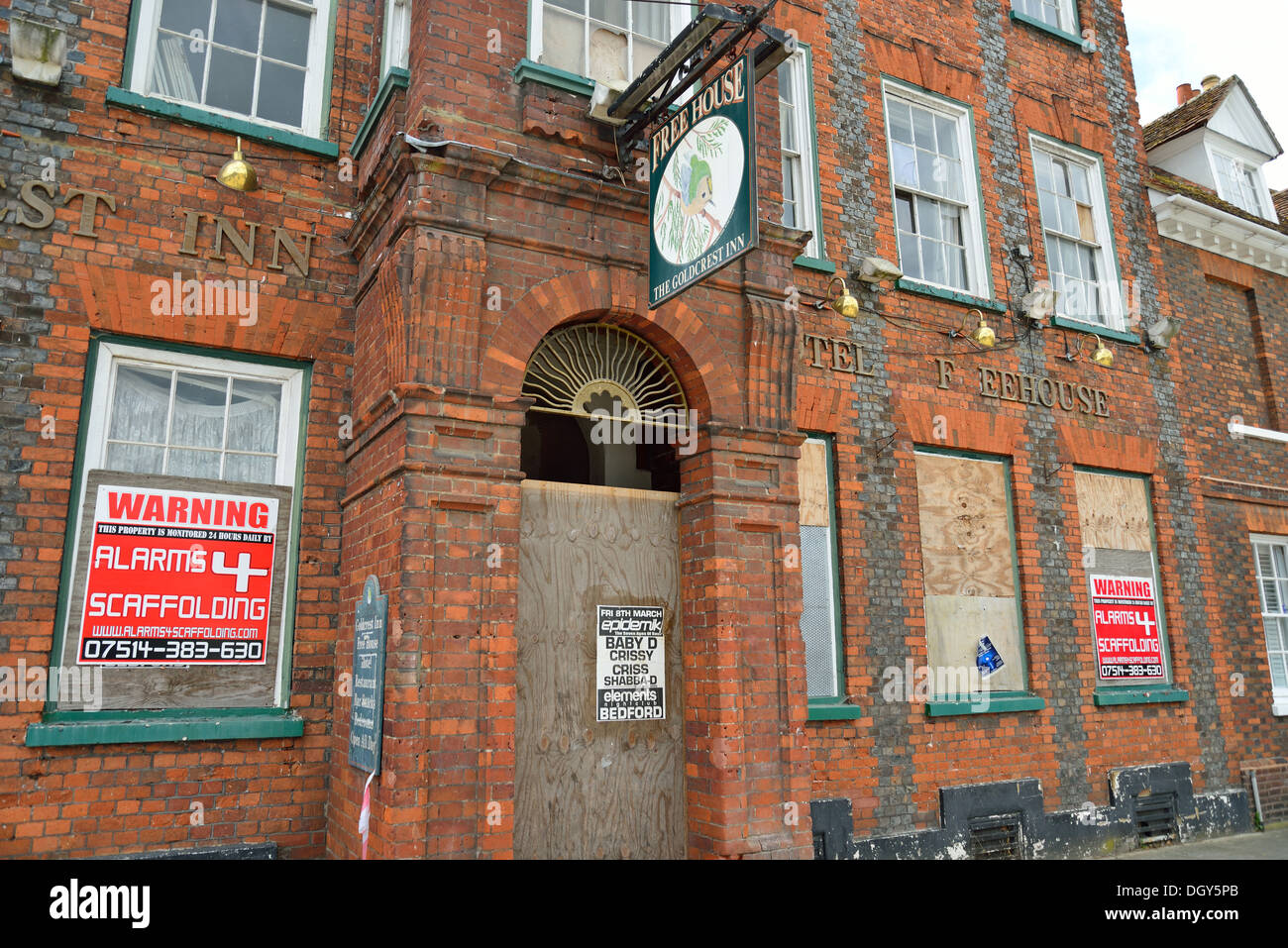 Closed down pub hi-res stock photography and images - Alamy