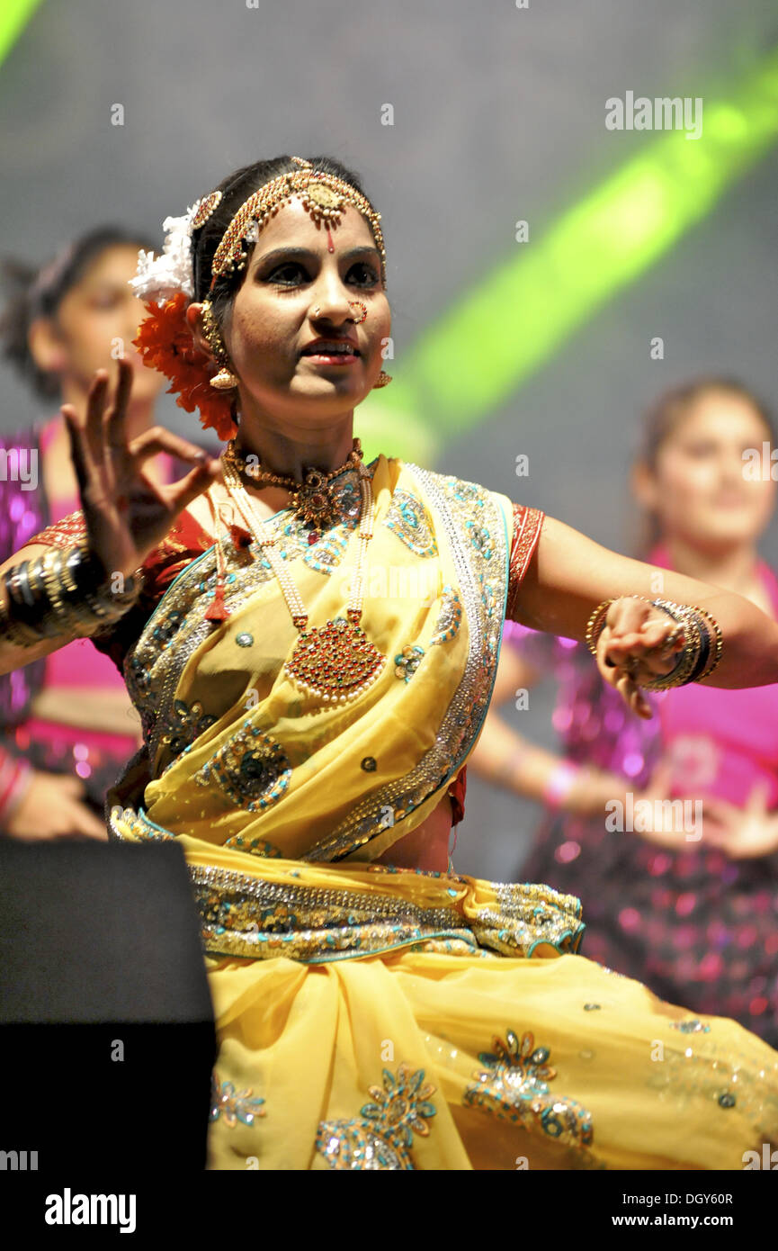 Woman yellow sari dancing hi-res stock photography and images - Alamy