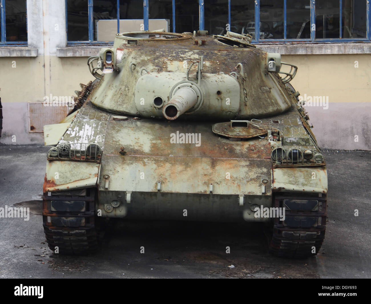 AMX 30 prototype in the tank museum, Saumur, France, pic-1 Stock Photo ...