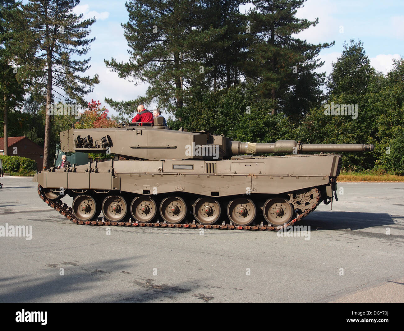 The Leopard 2A4 is a German-made main battle tank used by the ...