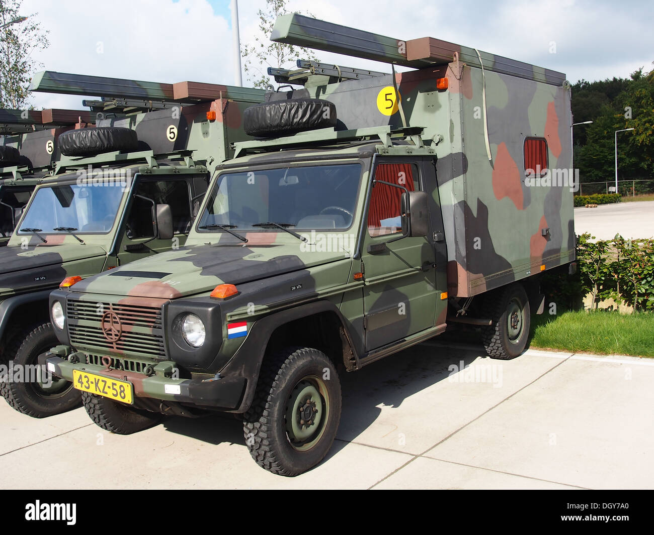 Mercedes-Benz 290GD 10 kN lijnvoertuig, pic3 Stock Photo - Alamy