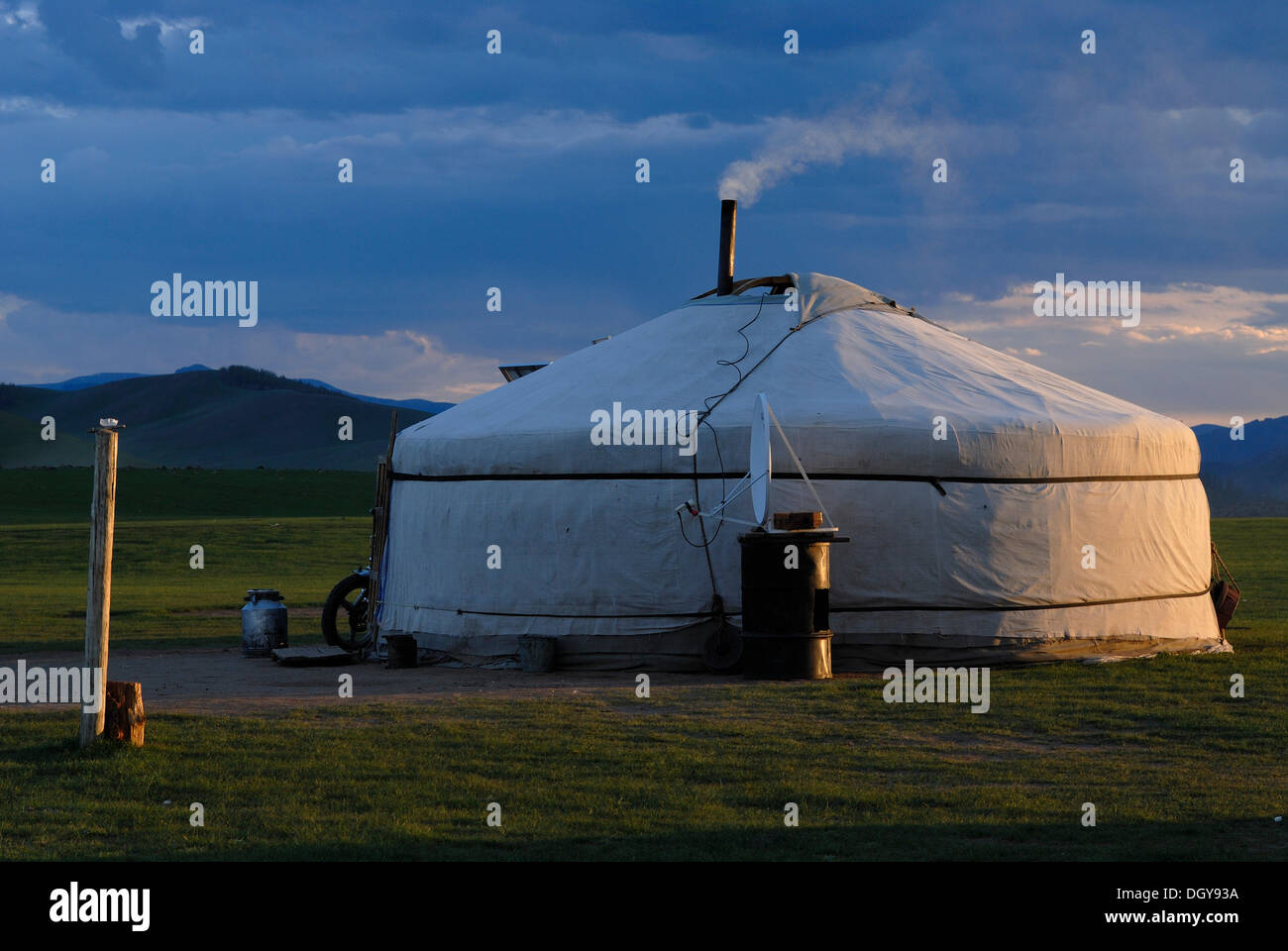 Mongolian yurt tents hi-res stock photography and images - Alamy