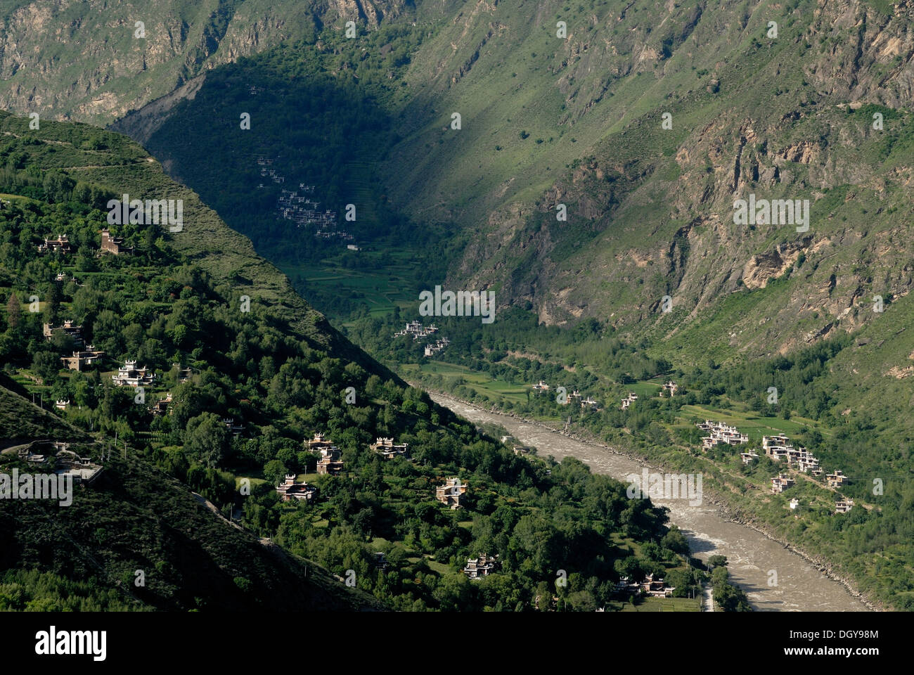 Tibetan houses, architecture of the historical Kham region in the Joaju ...