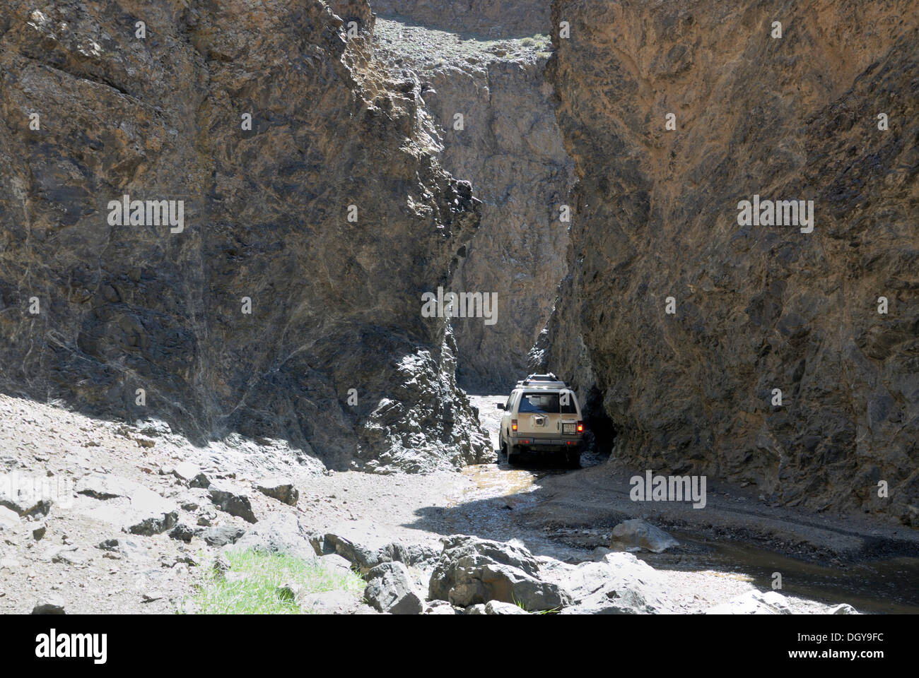 Car driving gorge hi-res stock photography and images - Alamy