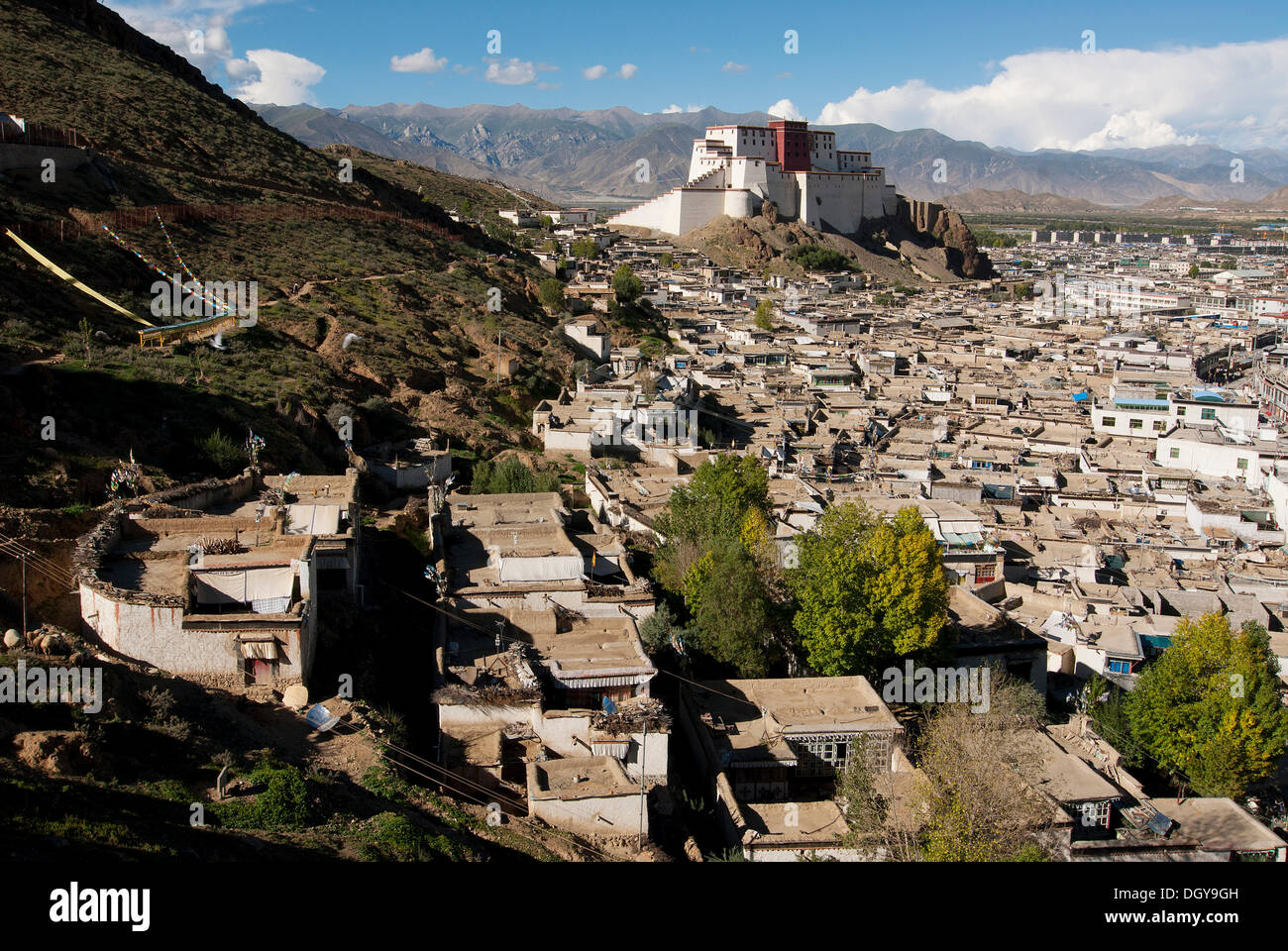 Rebuilt Shigatse Dzong fortress with Tibetan old town of Shigatse ...