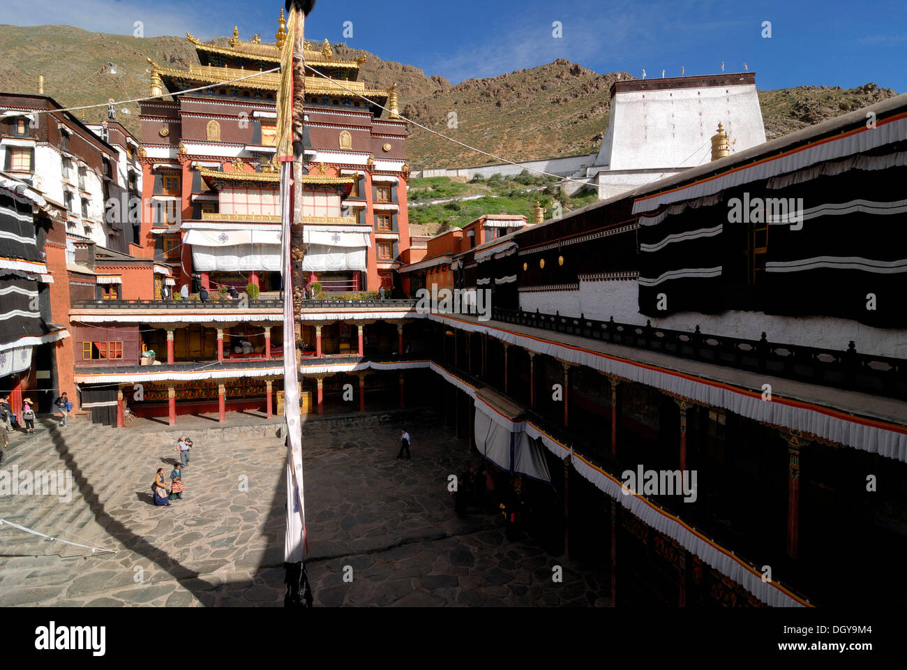 Large Tibetan Buddhist monastery Tashilunpo, Shigatse, Tibet, China ...