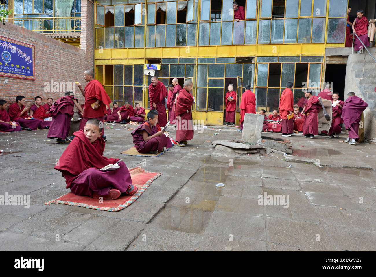 Tibetan children school china hi-res stock photography and images - Alamy
