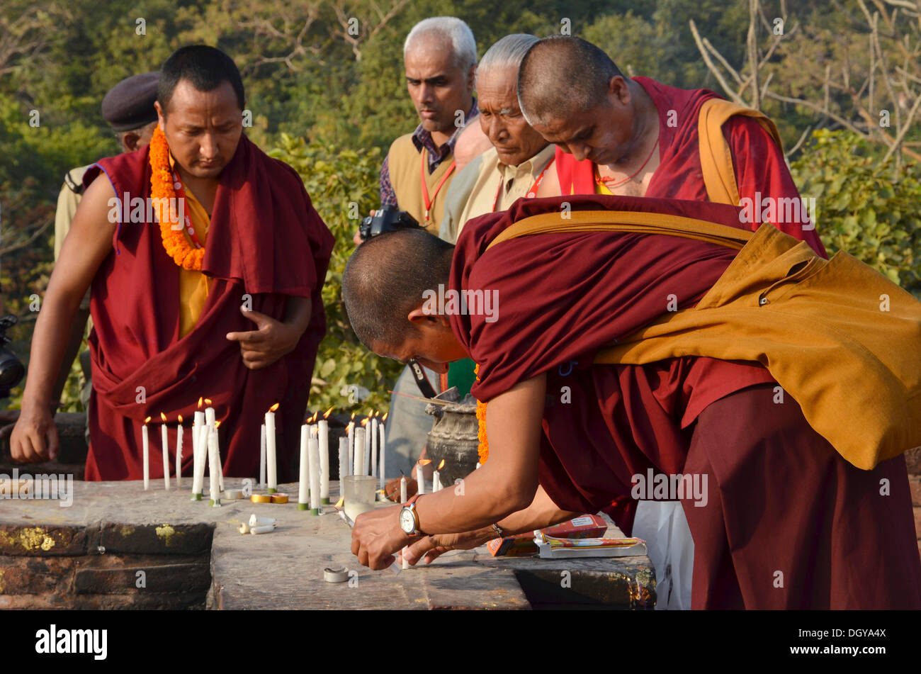 Monks and pilgrims on Vulture Peak, important Buddhist pilgrimage ...