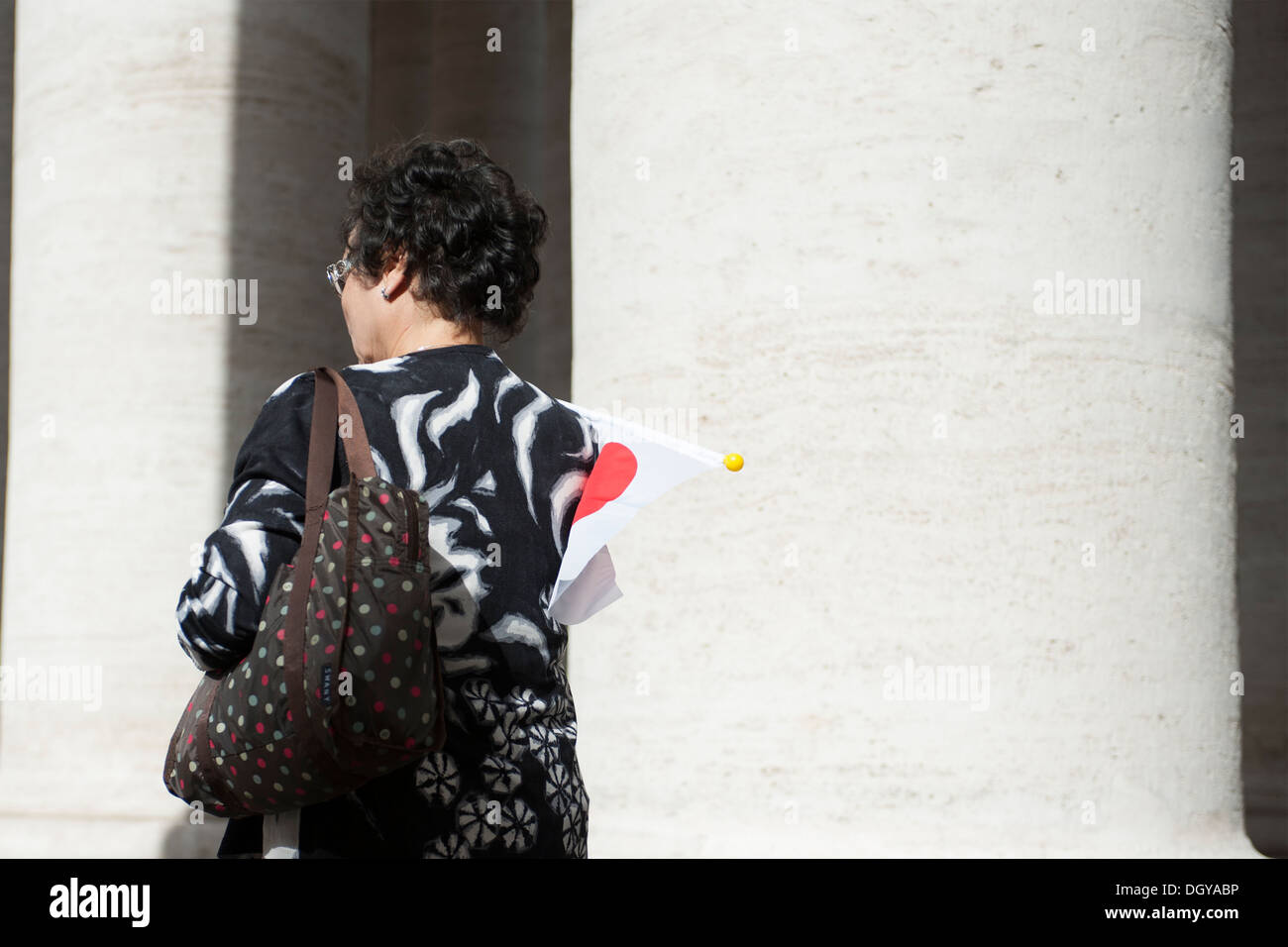 Pilgrims in St Peter's Square in the audience of Pope Francesco Stock ...