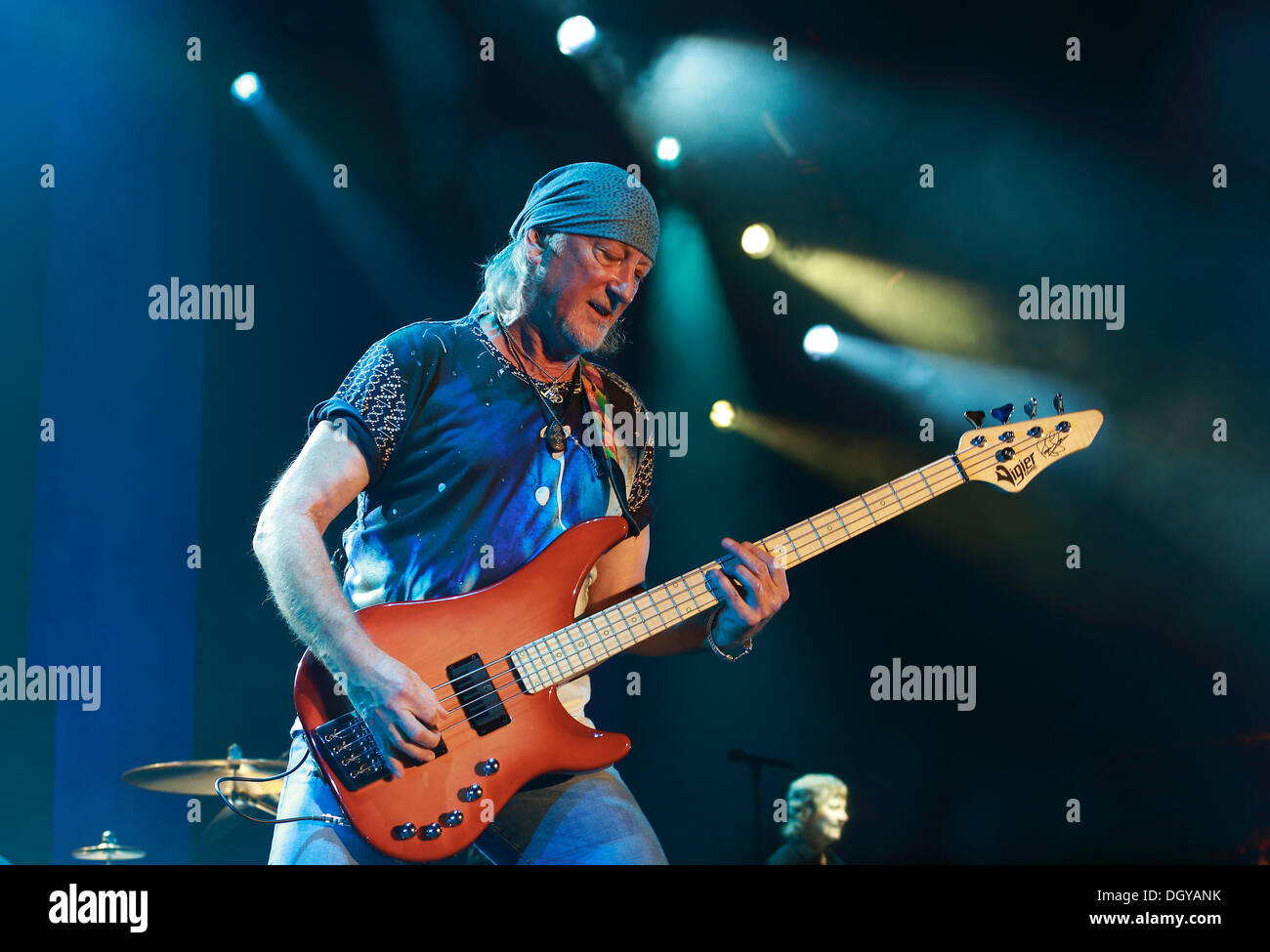 Bassist roger glover hi-res stock photography and images - Alamy